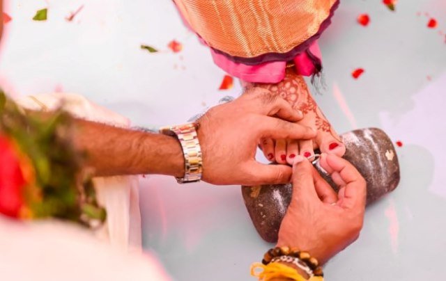 மனைவியைக் காதலனுக்கே திருமணம் செய்து வைத்த கணவன்; முன்வைத்த இறுதி ...